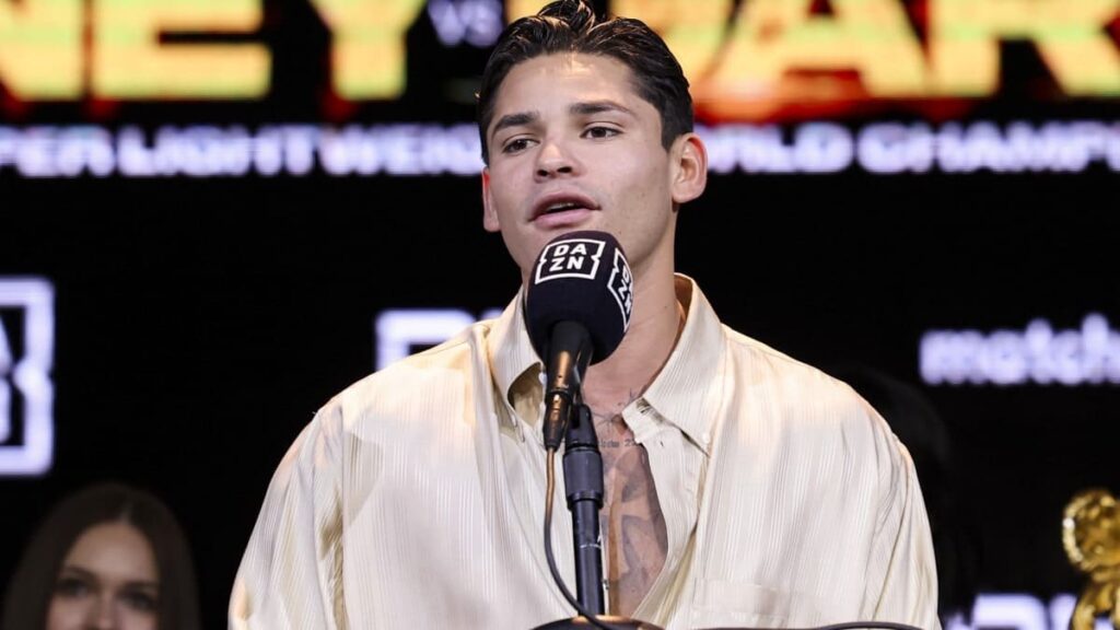Cher Ryan Garcia, veuillez poser la bouteille et le téléphone. - Boxe Sport