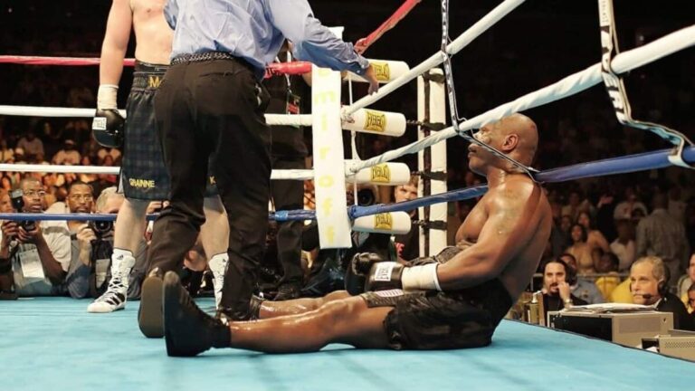 Mike Tyson a été mis KO pour avoir tenté de mordre le téton de son ...